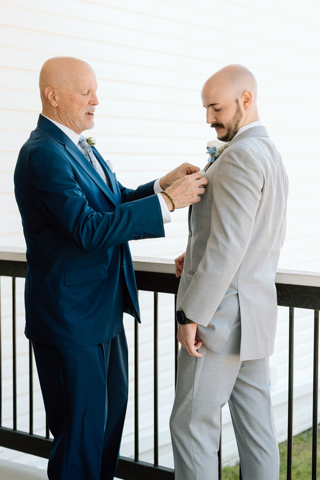 How I Approach Sneak Peek Photography | alycrossphotography.com