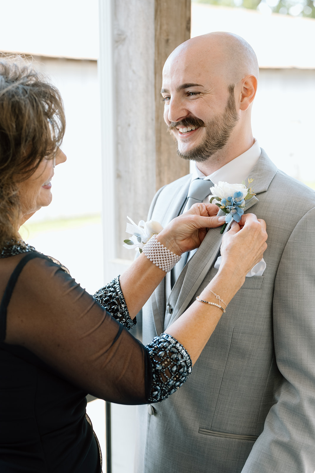 How I Approach Sneak Peek Photography | alycrossphotography.com