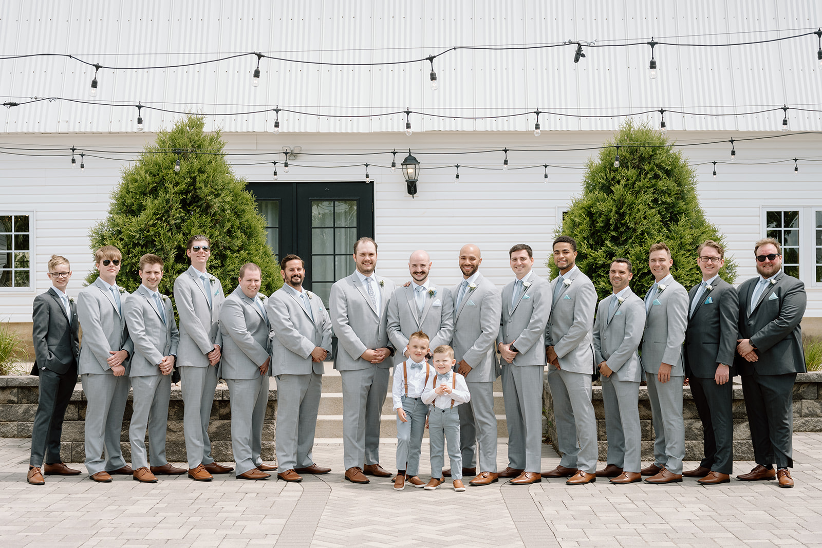 How I Approach Sneak Peek Photography | alycrossphotography.com