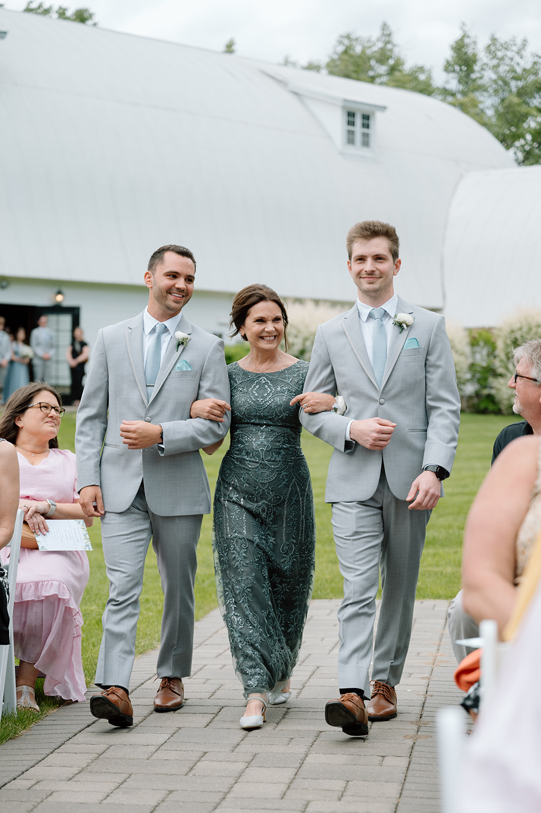 How I Approach Sneak Peek Photography | alycrossphotography.com