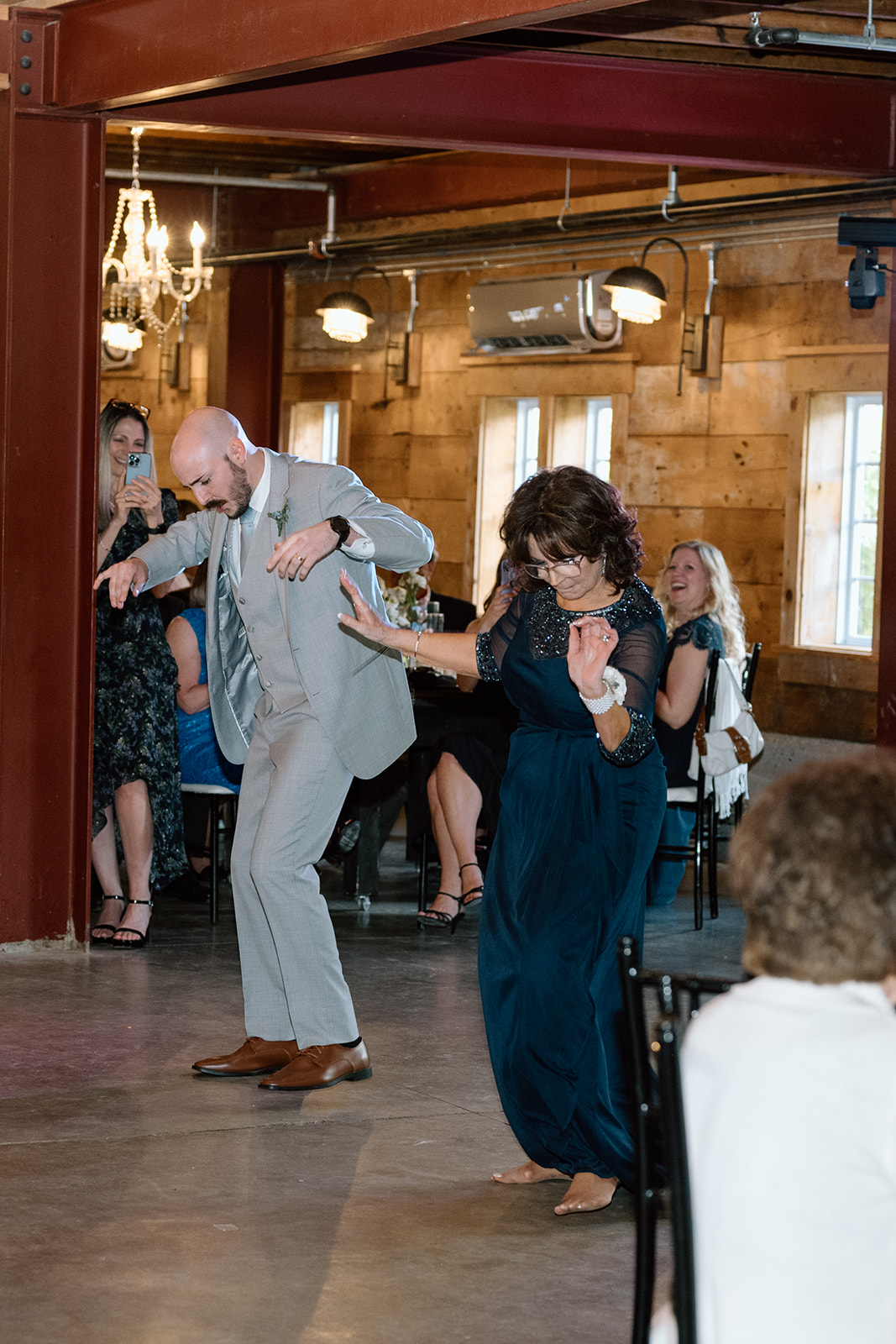 How I Approach Sneak Peek Photography | alycrossphotography.com