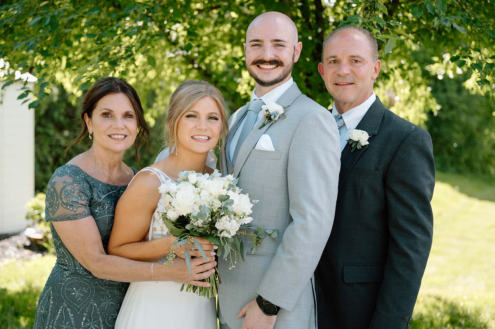 How I Approach Sneak Peek Photography | alycrossphotography.com