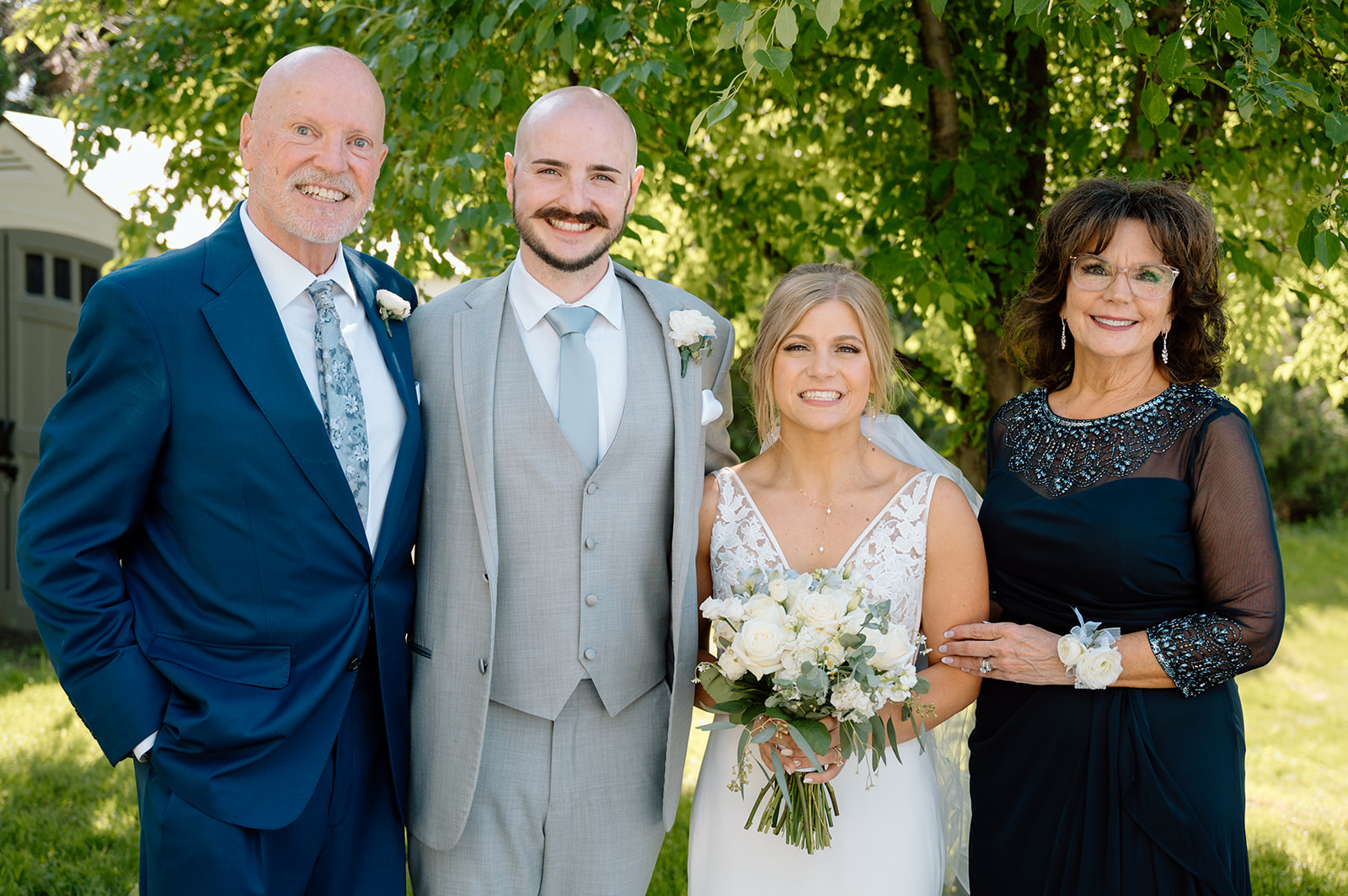How I Approach Sneak Peek Photography | alycrossphotography.com
