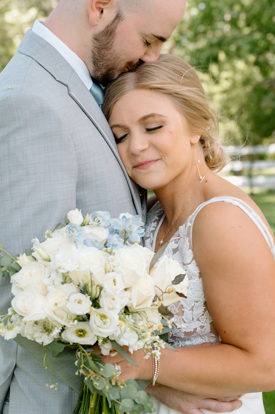 How I Approach Sneak Peek Photography | alycrossphotography.com