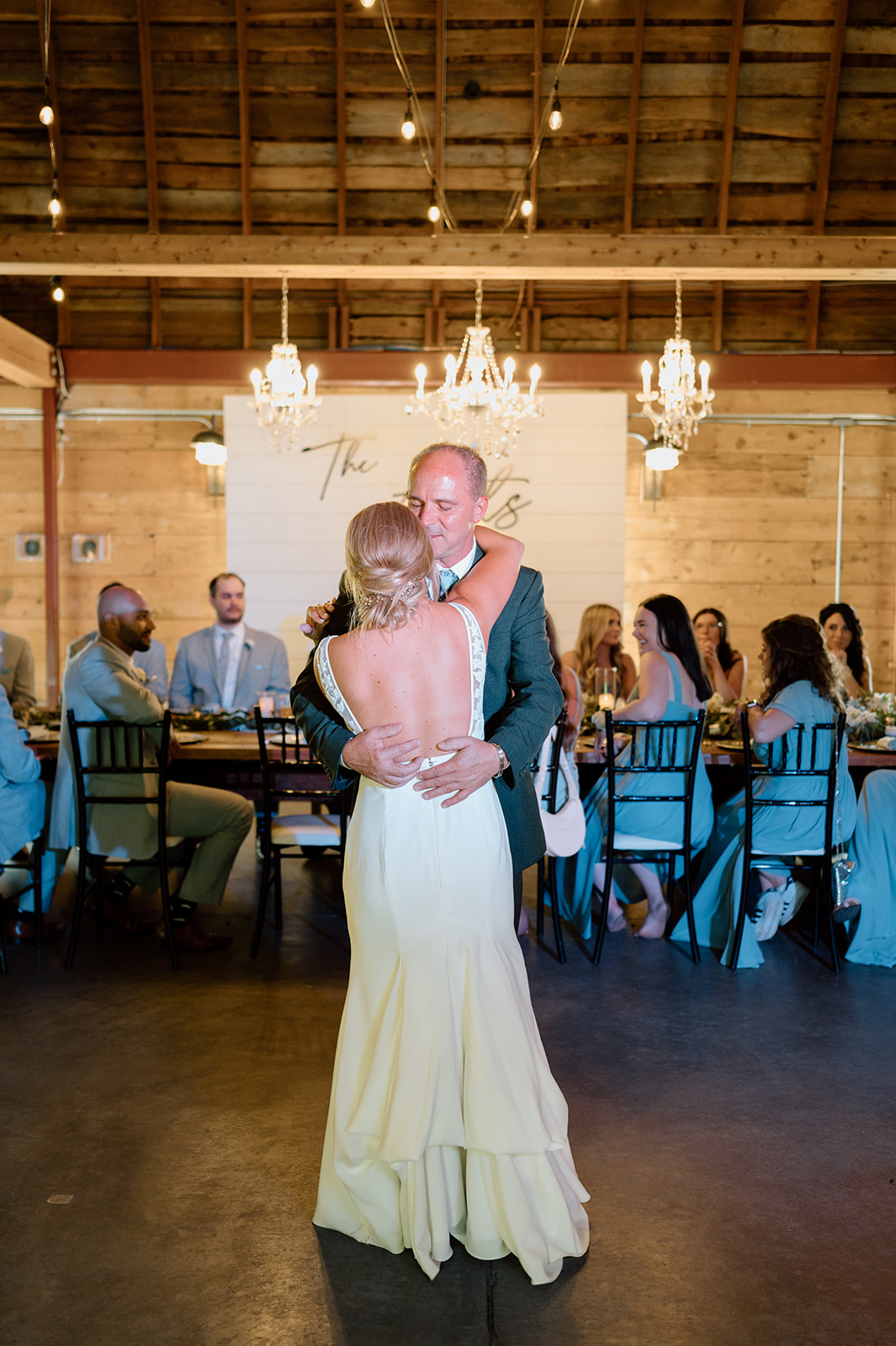 How I Approach Sneak Peek Photography | alycrossphotography.com