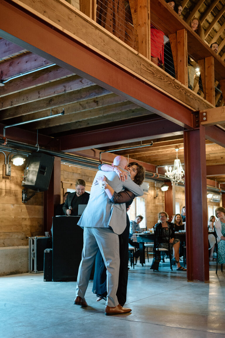How I Approach Sneak Peek Photography | alycrossphotography.com