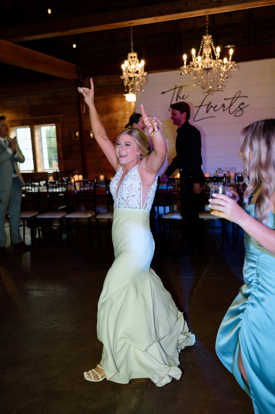 How I Approach Sneak Peek Photography | alycrossphotography.com