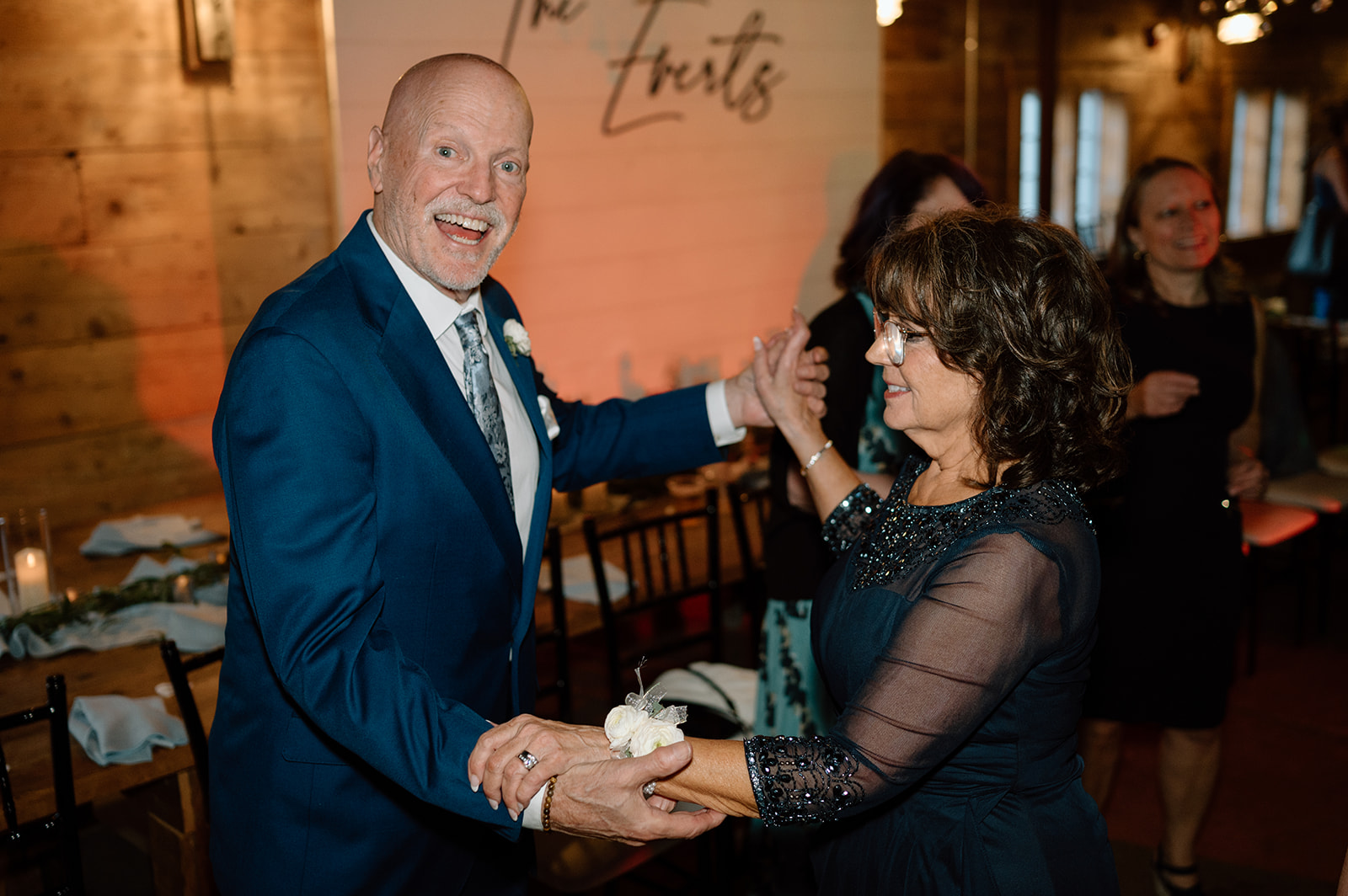 How I Approach Sneak Peek Photography | alycrossphotography.com